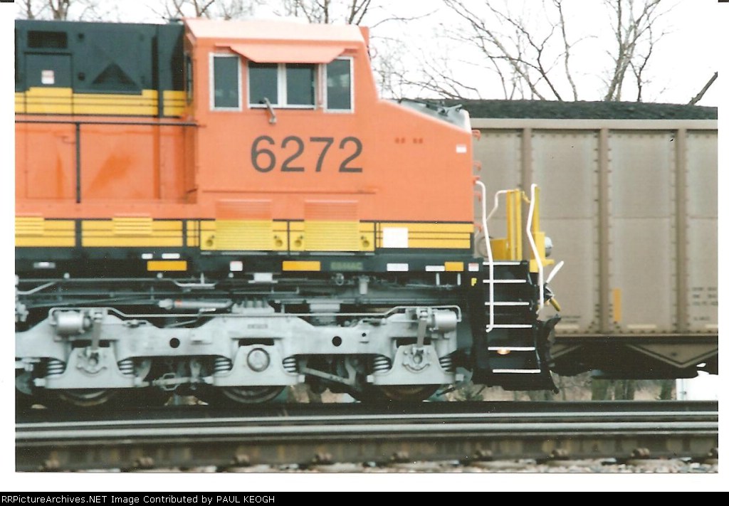 BNSF 6272 close up shot as she passes me on her maiden run west.